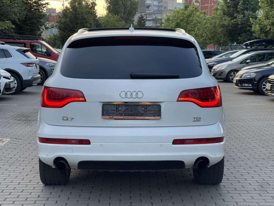 White Audi Q7 2009 in Vilnius, with an engine capacity of 2.97 L and mileage of 290 thousand km for 5500 €, photo 5 on AUTOMOTO.COM.LV