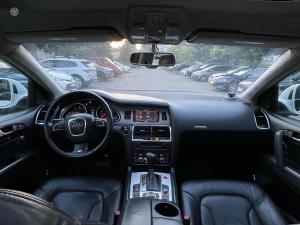 White Audi Q7 2009 in Vilnius, with an engine capacity of 2.97 L and mileage of 290 thousand km for 5500 €, photo 16 on AUTOMOTO.COM.LV