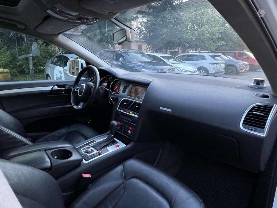 White Audi Q7 2009 in Vilnius, with an engine capacity of 2.97 L and mileage of 290 thousand km for 5500 €, photo 19 on AUTOMOTO.COM.LV