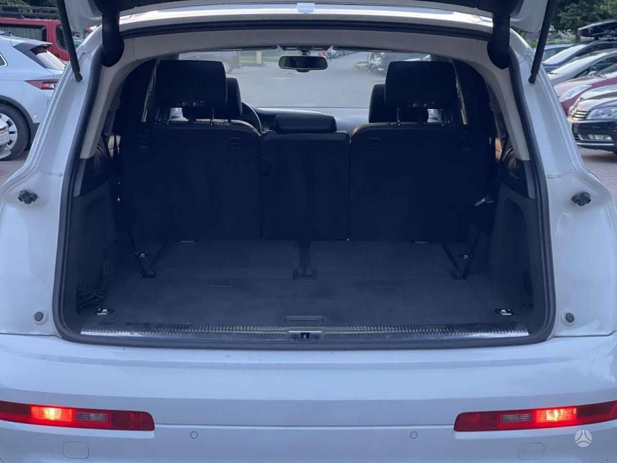 White Audi Q7 2009 in Vilnius, with an engine capacity of 2.97 L and mileage of 290 thousand km for 5500 €, photo 43 on AUTOMOTO.COM.LV