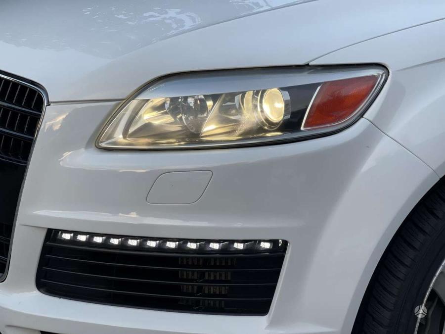 White Audi Q7 2009 in Vilnius, with an engine capacity of 2.97 L and mileage of 290 thousand km for 5500 €, photo 47 on AUTOMOTO.COM.LV