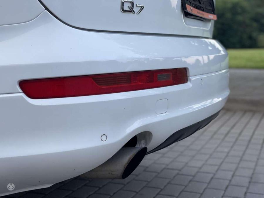 White Audi Q7 2009 in Vilnius, with an engine capacity of 2.97 L and mileage of 290 thousand km for 5500 €, photo 51 on AUTOMOTO.COM.LV