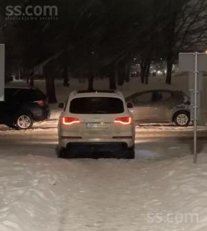 Balts Audi Q7 2009 Rīga, ar dzinēja tilpumu 3.00 L un nobraukumu 305 tūkst. km par 10500 €, foto 19 vietnē AUTOMOTO.COM.LV
