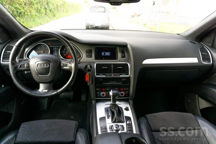 White Audi Q7 2010 in Riga, with an engine capacity of 3.00 L and mileage of 236 thousand km for 8990 €, photo 12 on AUTOMOTO.COM.LV