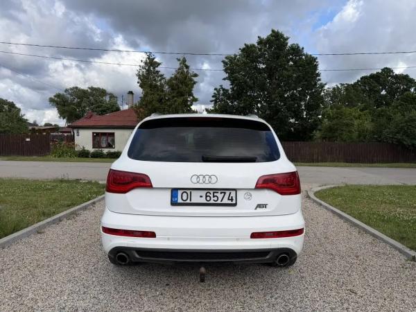 White Audi Q7 2010 in Ventspils, with an engine capacity of 3.00 L and mileage of 299 thousand km for 10990 €, photo 5 on AUTOMOTO.COM.LV