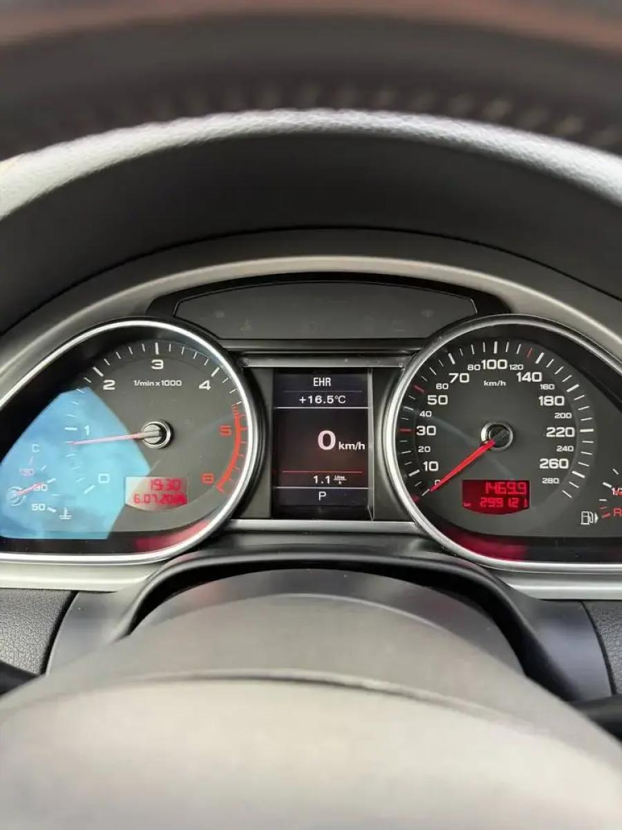 Balts Audi Q7 2010 Ventspils, ar dzinēja tilpumu 3.00 L un nobraukumu 299 tūkst. km par 10990 €, foto 23 vietnē AUTOMOTO.COM.LV