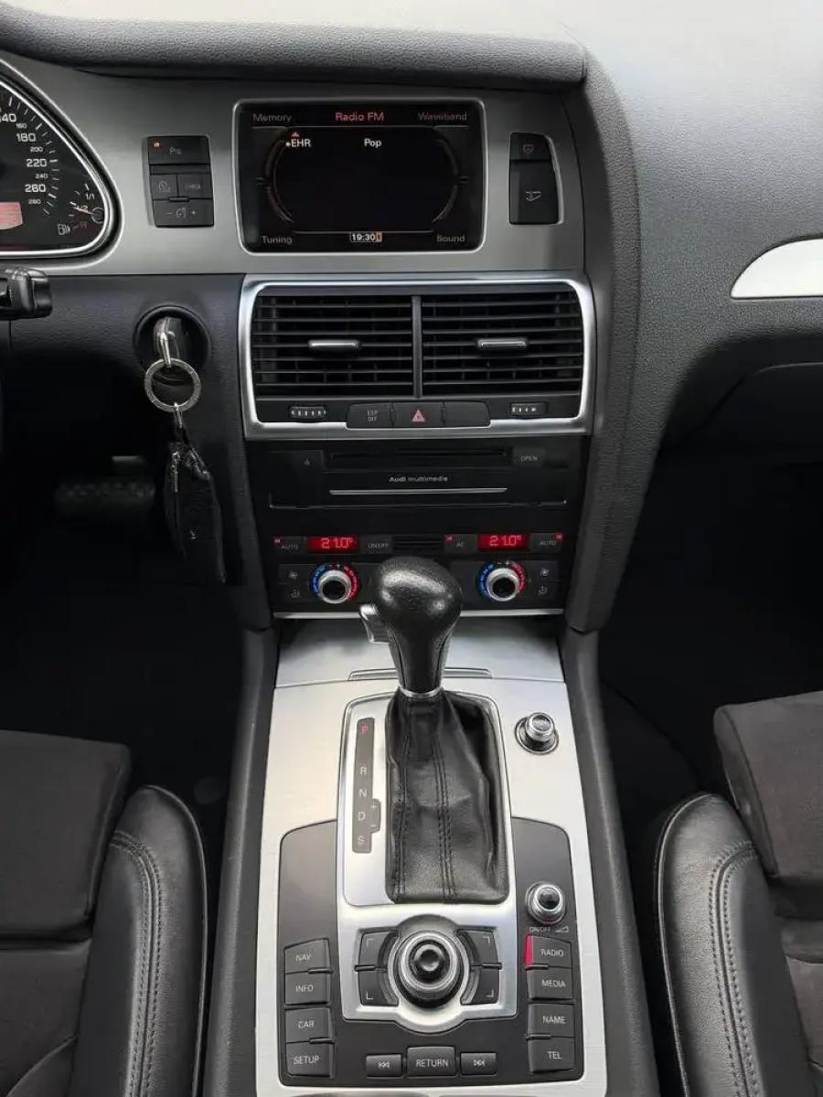 Balts Audi Q7 2010 Ventspils, ar dzinēja tilpumu 3.00 L un nobraukumu 299 tūkst. km par 10990 €, foto 24 vietnē AUTOMOTO.COM.LV