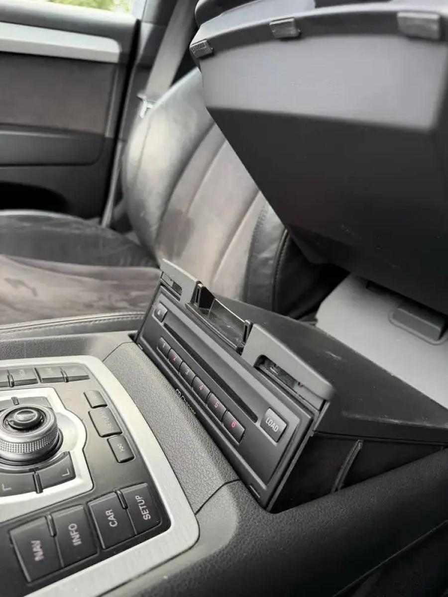 Balts Audi Q7 2010 Ventspils, ar dzinēja tilpumu 3.00 L un nobraukumu 299 tūkst. km par 10990 €, foto 27 vietnē AUTOMOTO.COM.LV