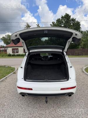 White Audi Q7 2010 in Ventspils, with an engine capacity of 3.00 L and mileage of 299 thousand km for 10990 €, photo 10 on AUTOMOTO.COM.LV