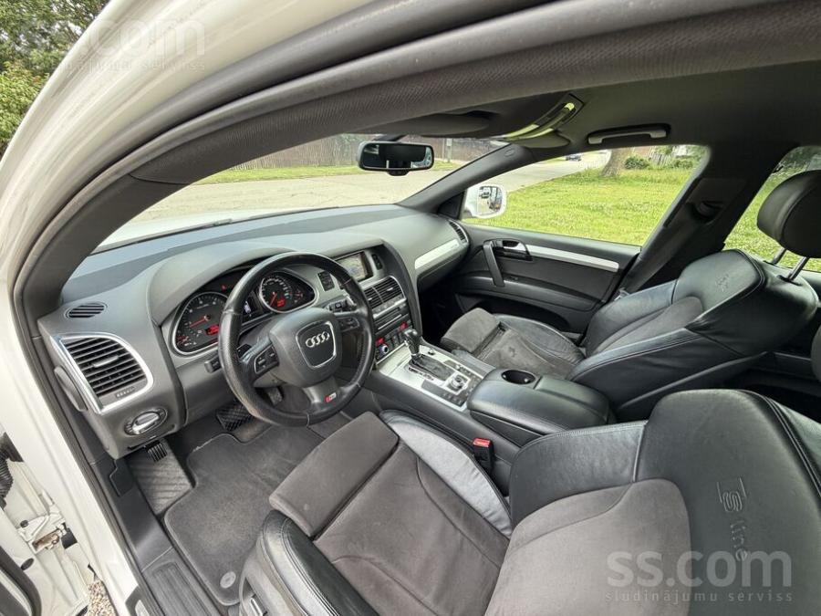 White Audi Q7 2010 in Ventspils, with an engine capacity of 3.00 L and mileage of 299 thousand km for 10990 €, photo 14 on AUTOMOTO.COM.LV