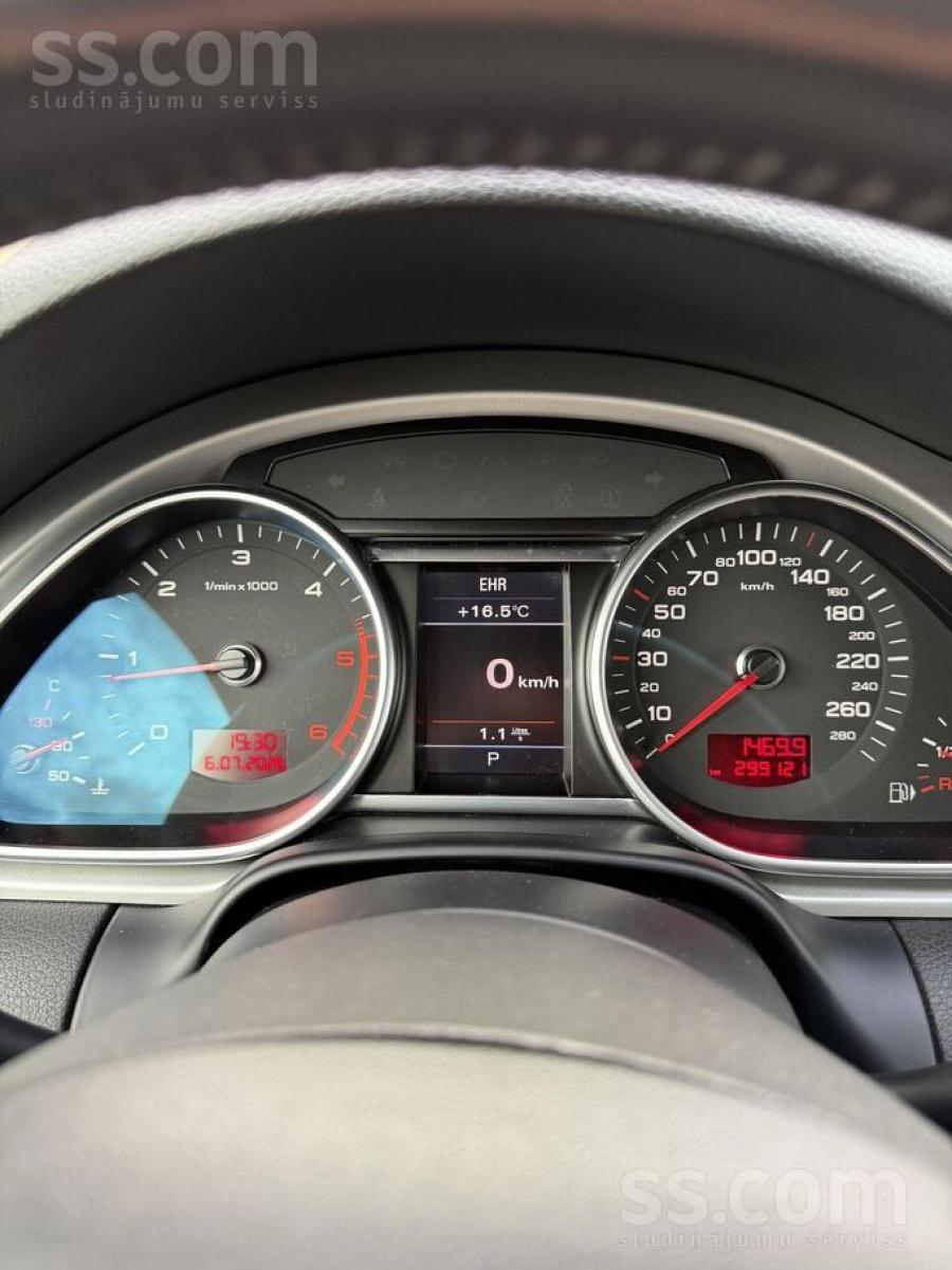 White Audi Q7 2010 in Ventspils, with an engine capacity of 3.00 L and mileage of 299 thousand km for 10990 €, photo 23 on AUTOMOTO.COM.LV