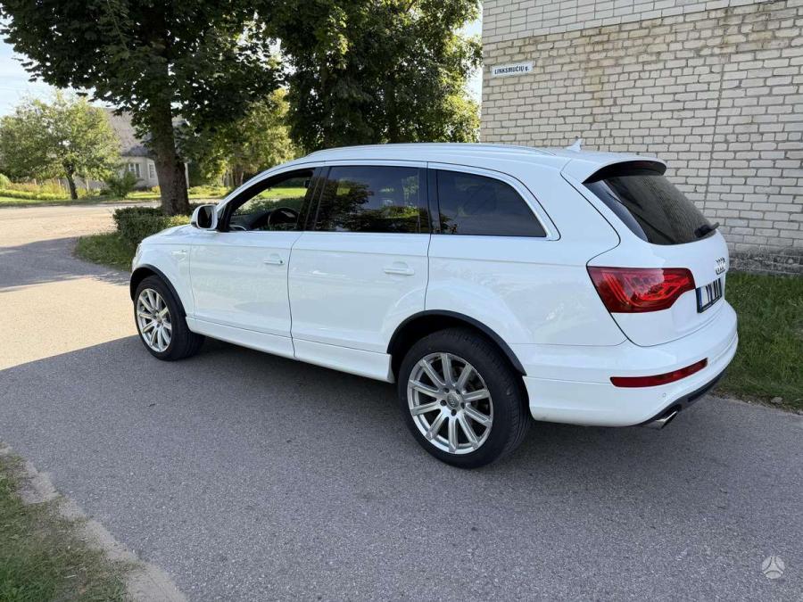 White Audi Q7 2010 in Druskininkai, with an engine capacity of 2.97 L and mileage of 526 thousand km for 8500 €, photo 13 on AUTOMOTO.COM.LV