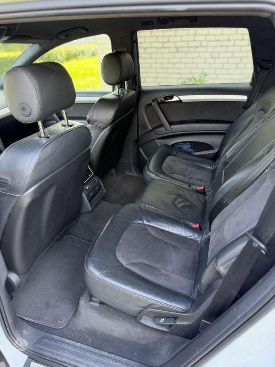 White Audi Q7 2010 in Druskininkai, with an engine capacity of 2.97 L and mileage of 526 thousand km for 8500 €, photo 16 on AUTOMOTO.COM.LV