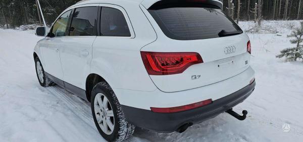 White Audi Q7 2011 in Ukmerge, with an engine capacity of 3.00 L and mileage of 261 thousand km for 10200 €, photo 7 on AUTOMOTO.COM.LV