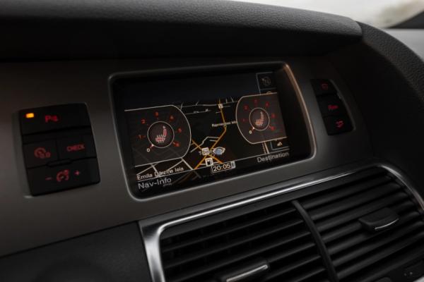 White Audi Q7 2011 in Riga, with an engine capacity of 3.00 L and mileage of 279 thousand km for 13900 €, photo 7 on AUTOMOTO.COM.LV