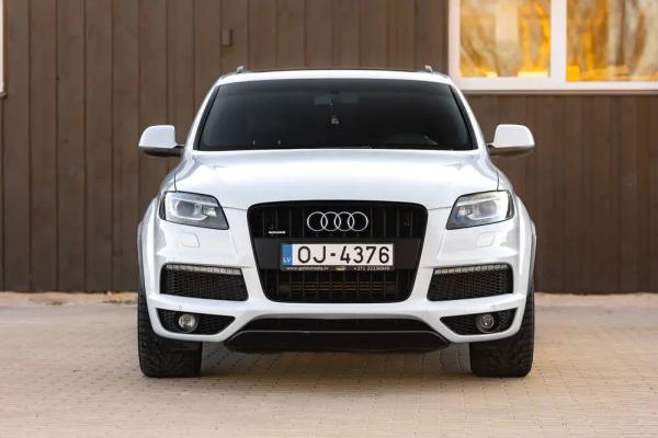 White Audi Q7 2011 in Jelgava, with an engine capacity of 3.00 L and mileage of 287 thousand km for 10900 €, photo 3 on AUTOMOTO.COM.LV