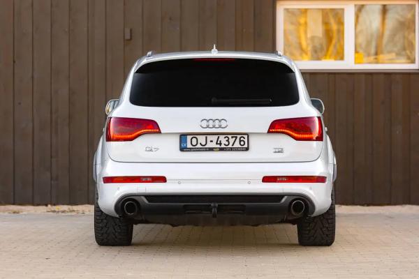 White Audi Q7 2011 in Jelgava, with an engine capacity of 3.00 L and mileage of 287 thousand km for 10900 €, photo 6 on AUTOMOTO.COM.LV