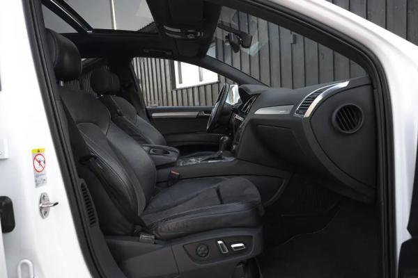 White Audi Q7 2011 in Jelgava, with an engine capacity of 3.00 L and mileage of 287 thousand km for 10900 €, photo 7 on AUTOMOTO.COM.LV