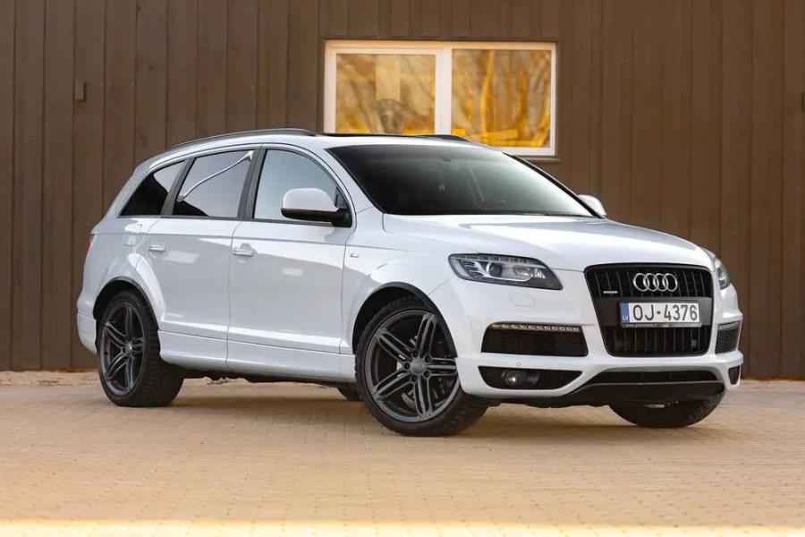 White Audi Q7 2011 in Jelgava, with an engine capacity of 3.00 L and mileage of 287 thousand km for 10900 €, photo 3 on AUTOMOTO.COM.LV