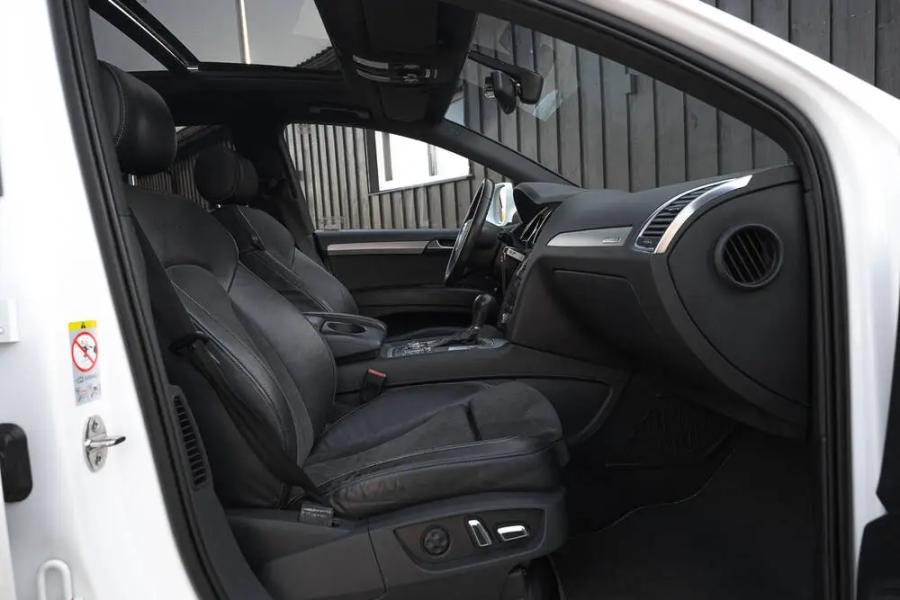 White Audi Q7 2011 in Jelgava, with an engine capacity of 3.00 L and mileage of 287 thousand km for 10900 €, photo 8 on AUTOMOTO.COM.LV