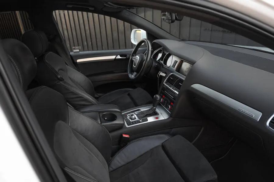 White Audi Q7 2011 in Jelgava, with an engine capacity of 3.00 L and mileage of 287 thousand km for 10900 €, photo 9 on AUTOMOTO.COM.LV