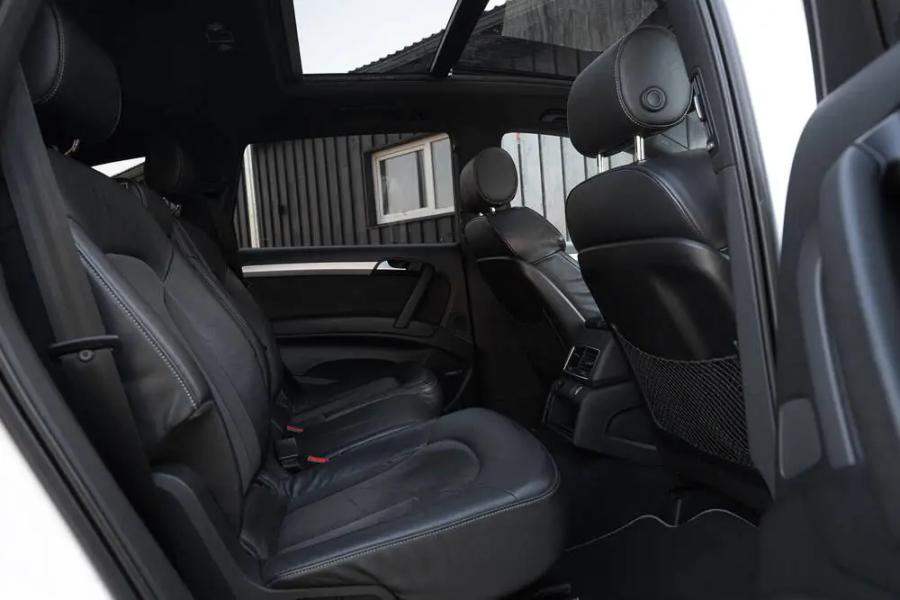 White Audi Q7 2011 in Jelgava, with an engine capacity of 3.00 L and mileage of 287 thousand km for 10900 €, photo 11 on AUTOMOTO.COM.LV