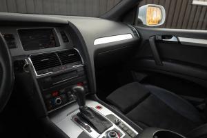 White Audi Q7 2011 in Jelgava, with an engine capacity of 3.00 L and mileage of 287 thousand km for 10900 €, photo 21 on AUTOMOTO.COM.LV