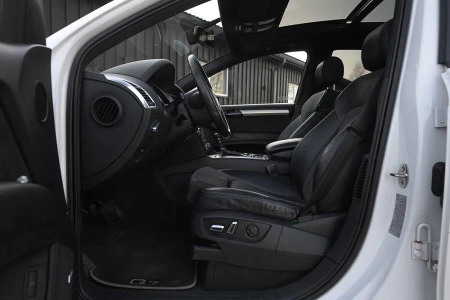 White Audi Q7 2011 in Jelgava, with an engine capacity of 3.00 L and mileage of 287 thousand km for 10900 €, photo 23 on AUTOMOTO.COM.LV