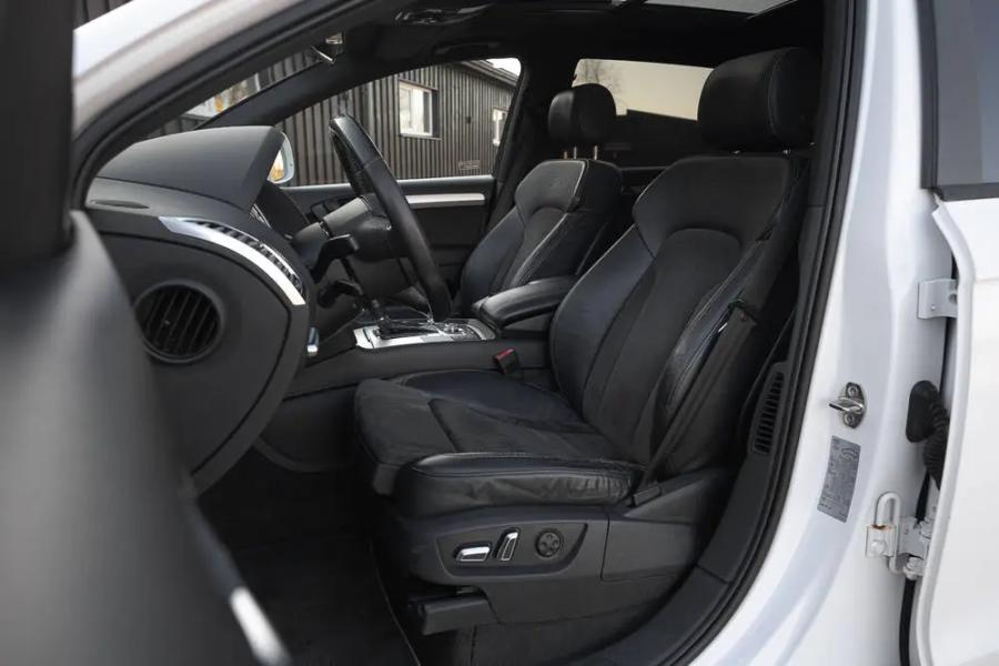 White Audi Q7 2011 in Jelgava, with an engine capacity of 3.00 L and mileage of 287 thousand km for 10900 €, photo 24 on AUTOMOTO.COM.LV