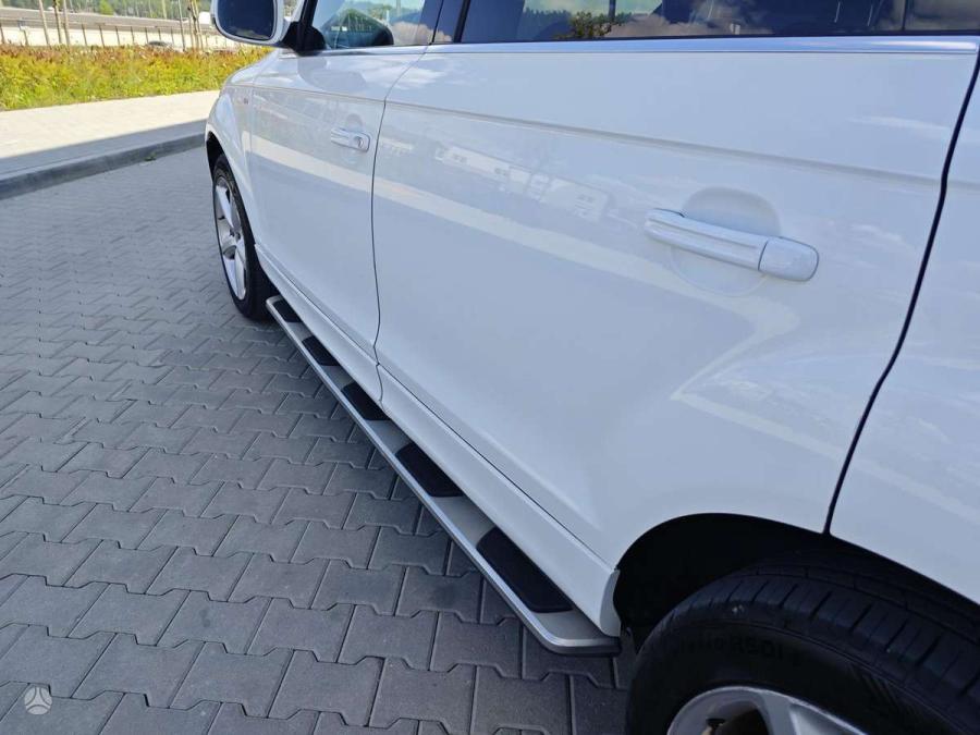 White Audi Q7 2011 in Vilnius, with an engine capacity of 2.97 L and mileage of 274 thousand km for 10600 €, photo 13 on AUTOMOTO.COM.LV