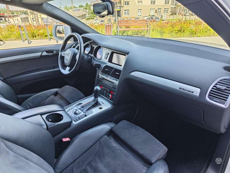 White Audi Q7 2011 in Vilnius, with an engine capacity of 2.97 L and mileage of 274 thousand km for 10600 €, photo 15 on AUTOMOTO.COM.LV