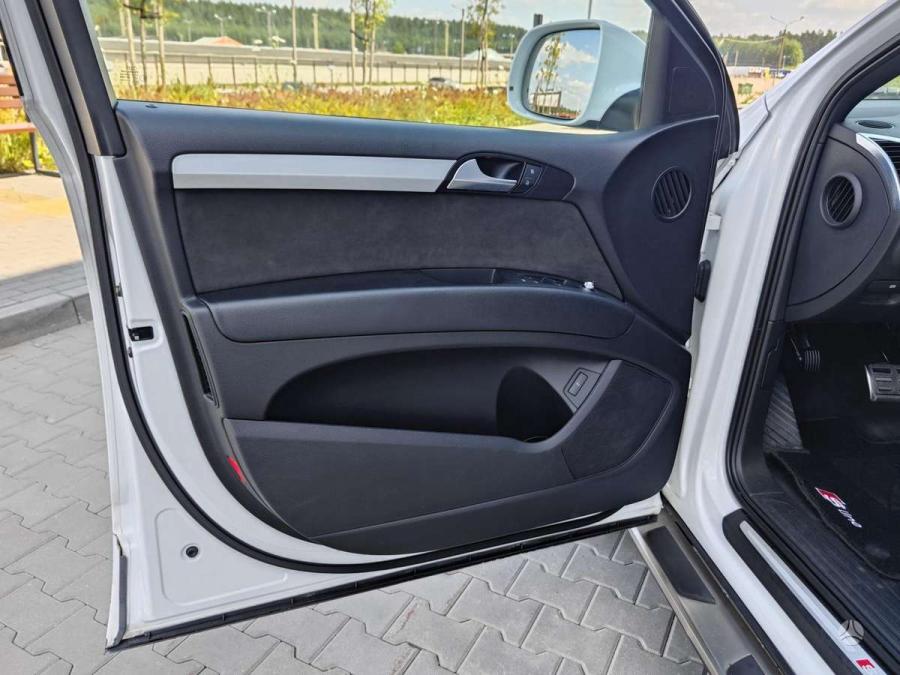 White Audi Q7 2011 in Vilnius, with an engine capacity of 2.97 L and mileage of 274 thousand km for 10600 €, photo 21 on AUTOMOTO.COM.LV