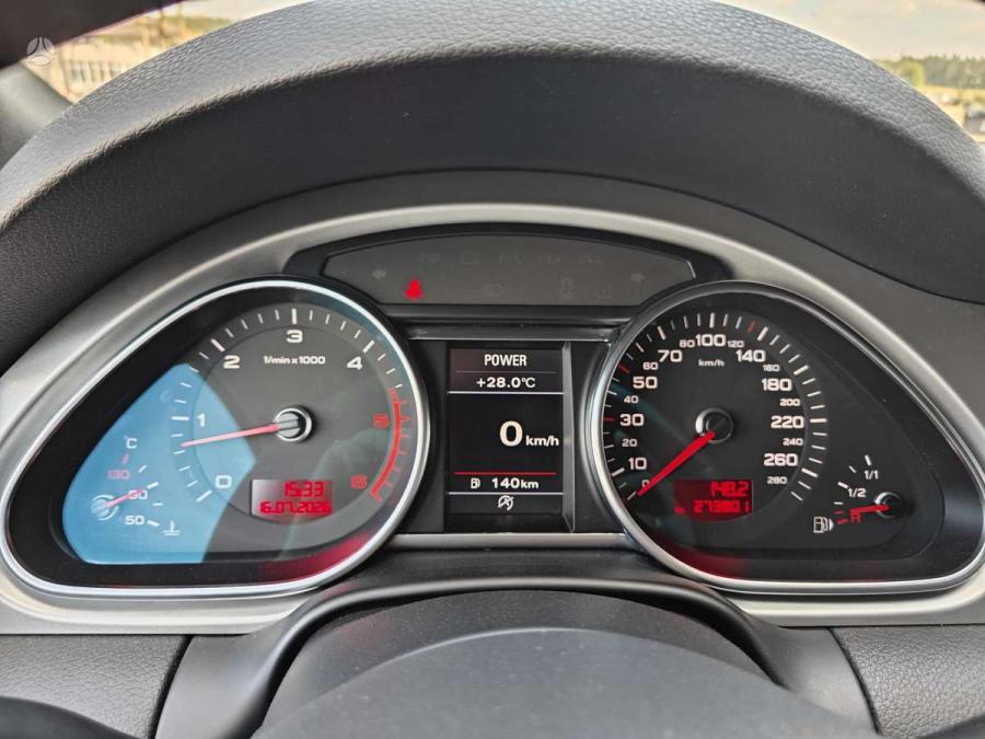 White Audi Q7 2011 in Vilnius, with an engine capacity of 2.97 L and mileage of 274 thousand km for 10600 €, photo 33 on AUTOMOTO.COM.LV