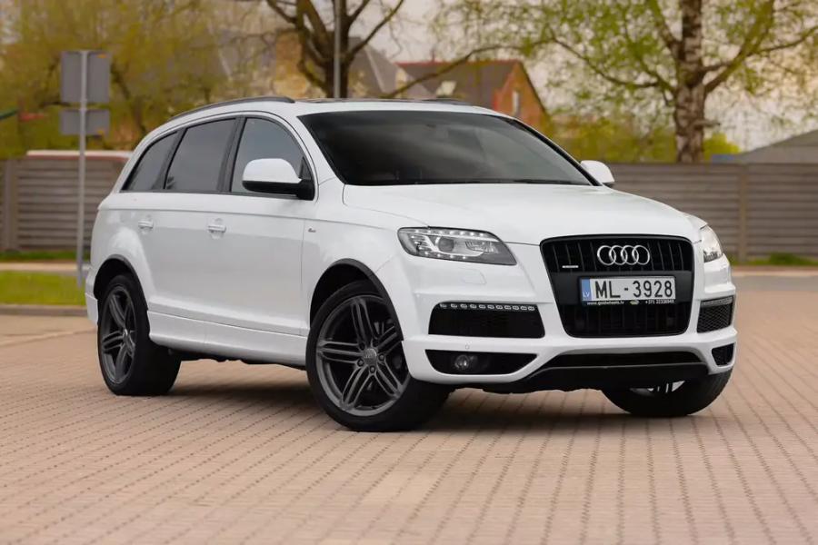 White Audi Q7 2011 in Jelgava, with an engine capacity of 3.00 L and mileage of 279 thousand km for 6000 €, photo 3 on AUTOMOTO.COM.LV