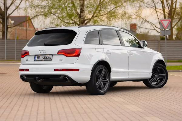 Balts Audi Q7 2011 Jelgava, ar dzinēja tilpumu 3.00 L un nobraukumu 279 tūkst. km par 6000 €, foto 5 vietnē AUTOMOTO.COM.LV