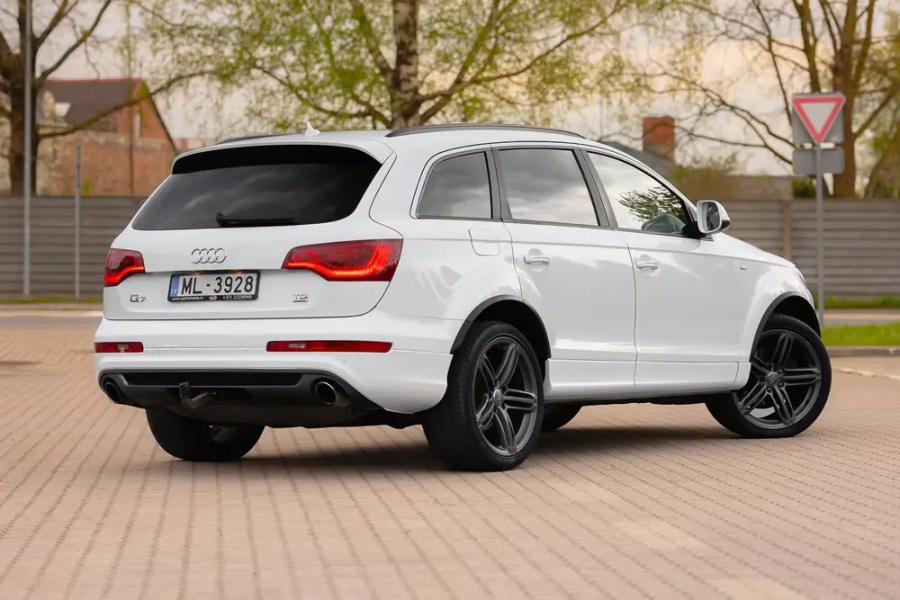 White Audi Q7 2011 in Jelgava, with an engine capacity of 3.00 L and mileage of 279 thousand km for 6000 €, photo 6 on AUTOMOTO.COM.LV