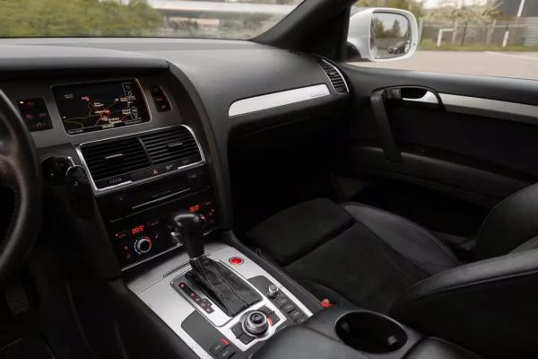 Balts Audi Q7 2011 Jelgava, ar dzinēja tilpumu 3.00 L un nobraukumu 279 tūkst. km par 6000 €, foto 9 vietnē AUTOMOTO.COM.LV