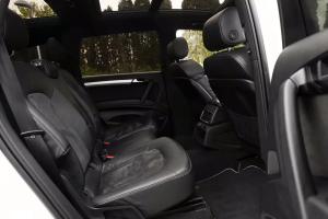 White Audi Q7 2011 in Jelgava, with an engine capacity of 3.00 L and mileage of 279 thousand km for 6000 €, photo 17 on AUTOMOTO.COM.LV