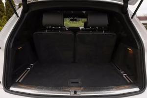 White Audi Q7 2011 in Jelgava, with an engine capacity of 3.00 L and mileage of 279 thousand km for 6000 €, photo 19 on AUTOMOTO.COM.LV