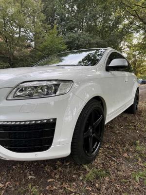 White Audi Q7 2011 in Panevezys, with an engine capacity of 5.93 L and mileage of 274 thousand km for 18500 €, photo 3 on AUTOMOTO.COM.LV