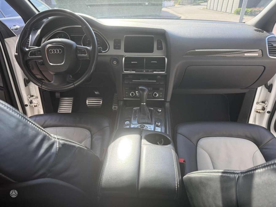 White Audi Q7 2011 in Panevezys, with an engine capacity of 5.93 L and mileage of 274 thousand km for 18500 €, photo 17 on AUTOMOTO.COM.LV