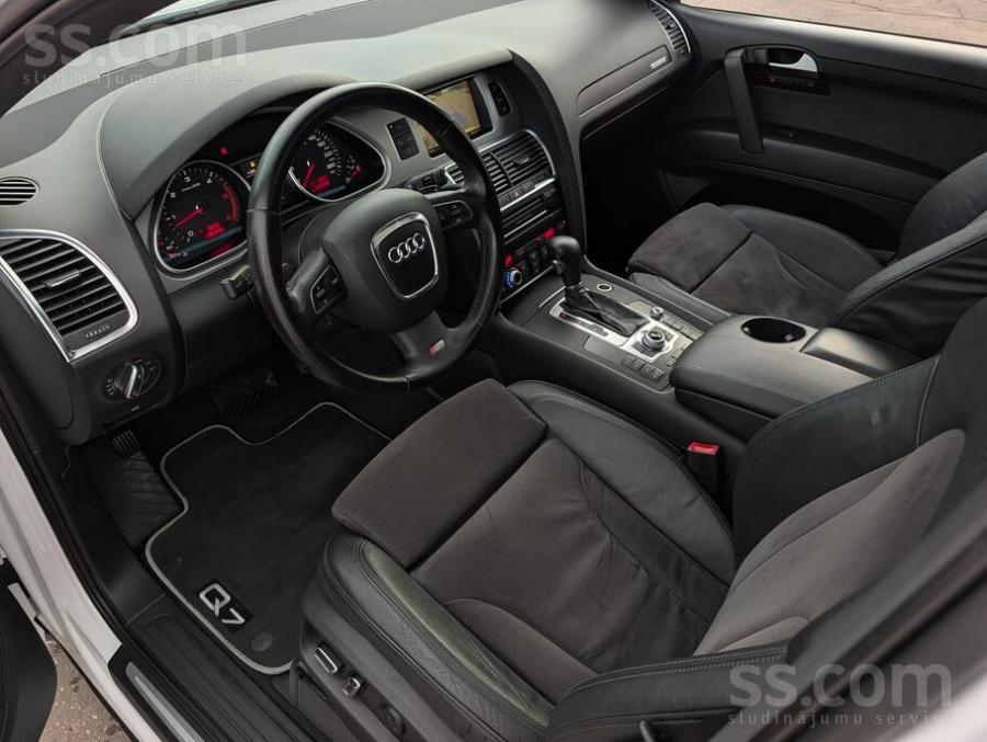 White Audi Q7 2011 in Jurmala, with an engine capacity of 3.00 L and mileage of 315 thousand km for 14950 €, photo 19 on AUTOMOTO.COM.LV