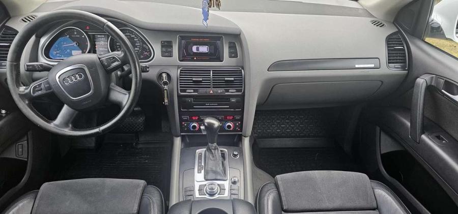 White Audi Q7 2012 in Ukmerge, with an engine capacity of 3.00 L and mileage of 261 thousand km for 9400 €, photo 12 on AUTOMOTO.COM.LV