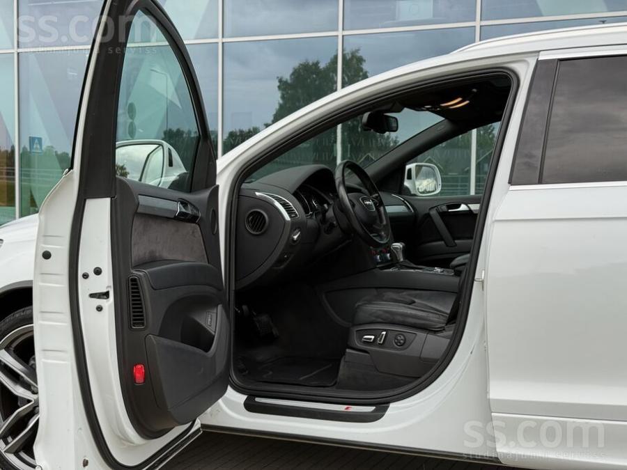 White Audi Q7 2012 in Rezekne, with an engine capacity of 3.00 L and mileage of 268 thousand km for 13990 €, photo 12 on AUTOMOTO.COM.LV