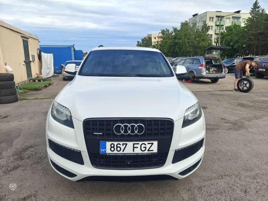 White Audi Q7 2013 in Vilnius, with an engine capacity of 2.97 L and mileage of 306 thousand km for 12400 €, photo 1 on AUTOMOTO.COM.LV