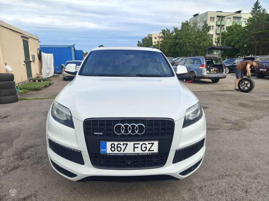 White Audi Q7 2013 in Vilnius, with an engine capacity of 2.97 L and mileage of 306 thousand km for 12400 €, photo 10 on AUTOMOTO.COM.LV