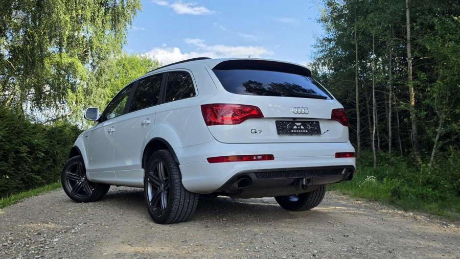 White Audi Q7 2013 in Vilnius, with an engine capacity of 3.00 L and mileage of 257 thousand km for 8350 €, photo 6 on AUTOMOTO.COM.LV