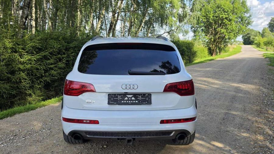 White Audi Q7 2013 in Vilnius, with an engine capacity of 3.00 L and mileage of 257 thousand km for 8350 €, photo 7 on AUTOMOTO.COM.LV