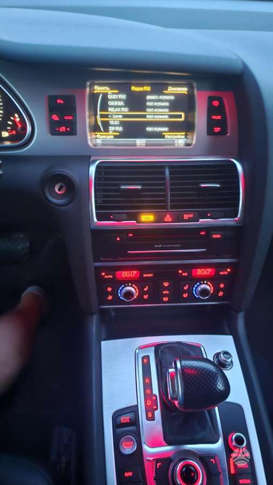 White Audi Q7 2013 in Vilnius, with an engine capacity of 3.00 L and mileage of 257 thousand km for 8350 €, photo 28 on AUTOMOTO.COM.LV