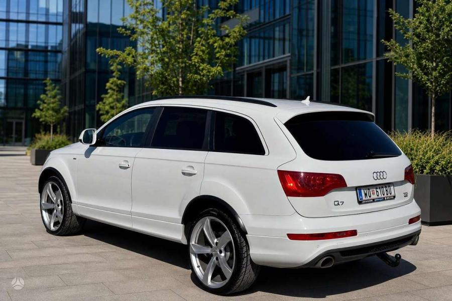 White Audi Q7 2013 in Vilnius, with an engine capacity of 3.00 L and mileage of 178 thousand km for 12950 €, photo 4 on AUTOMOTO.COM.LV